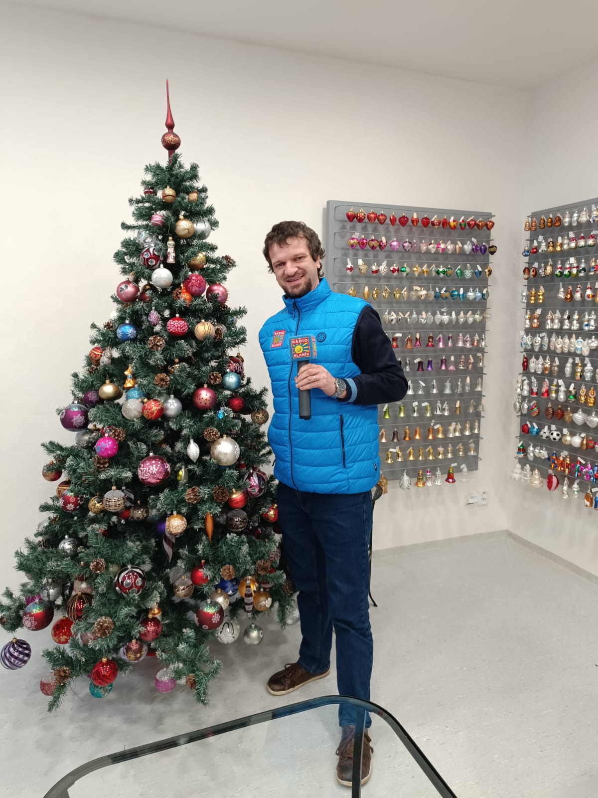 Kde se rodí vánoční kouzlo: Vlasta nahlédl do výroby ozdob IRISA Vsetín ...